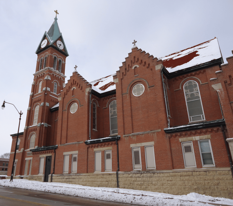Loras College Catholic Church (Dubuque) - Mass Time